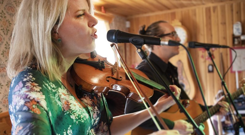 Rockiga trummor möter kulning: ”Soundtrack till alla som kör bil hem till Dalarna” - Siljan News