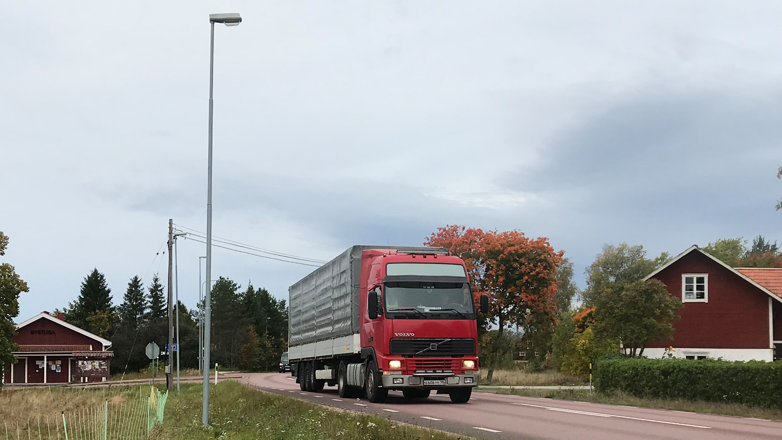 "Kommer det två lastbilar i bredd får man hoppa ner i diket" - Siljan News