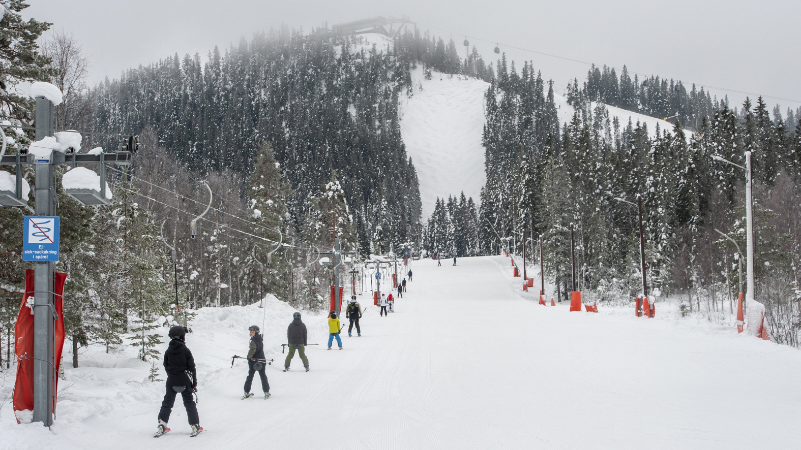 Isabelle jobbar som liftvärd i Kläppen – ett utejobb med variation ...