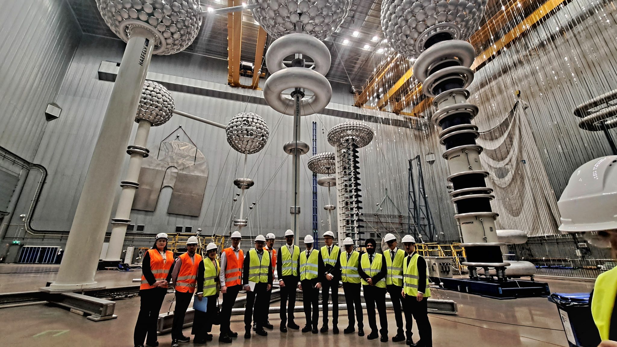 Hitachi Energy i Ludvika firar Sveriges största exportorder någonsin ...