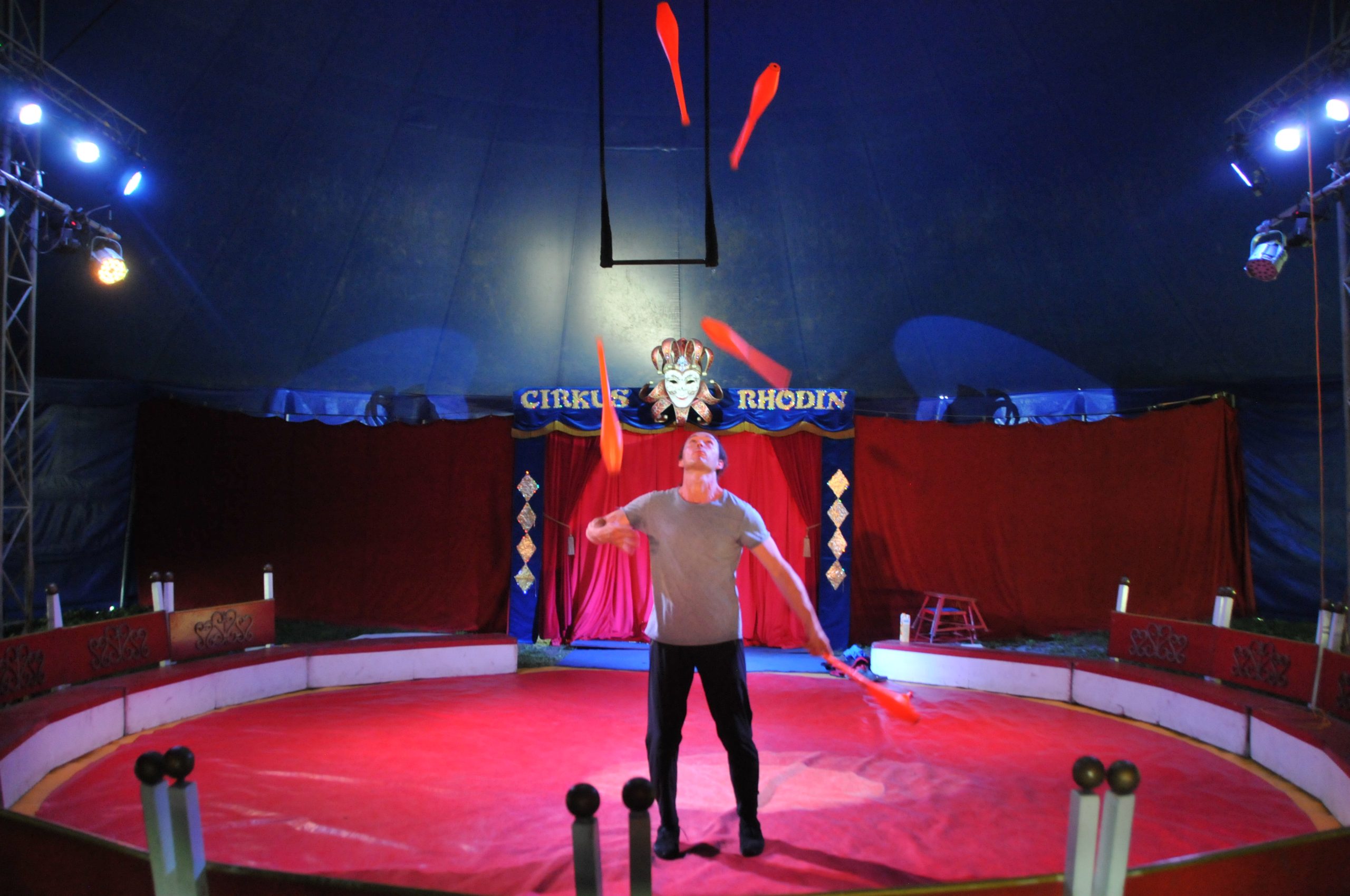 Deras cirkus bjuder på akrobatik – av både människor och djur - Siljan News