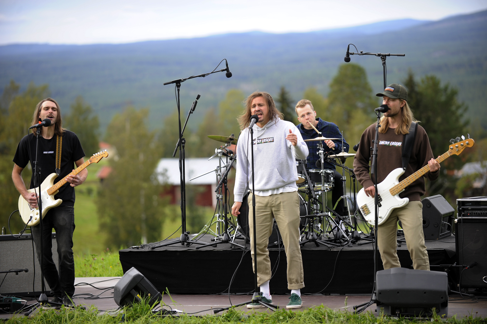 "Det är första gången vi spelar på en åker" - Siljan News