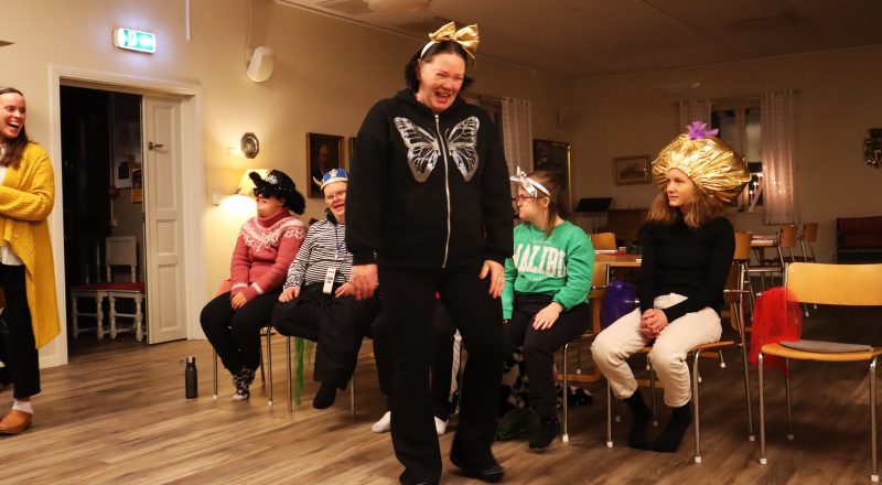 Catwalk, Roy och Rogers mack och sång mot mobbing – maxad julshow med ...