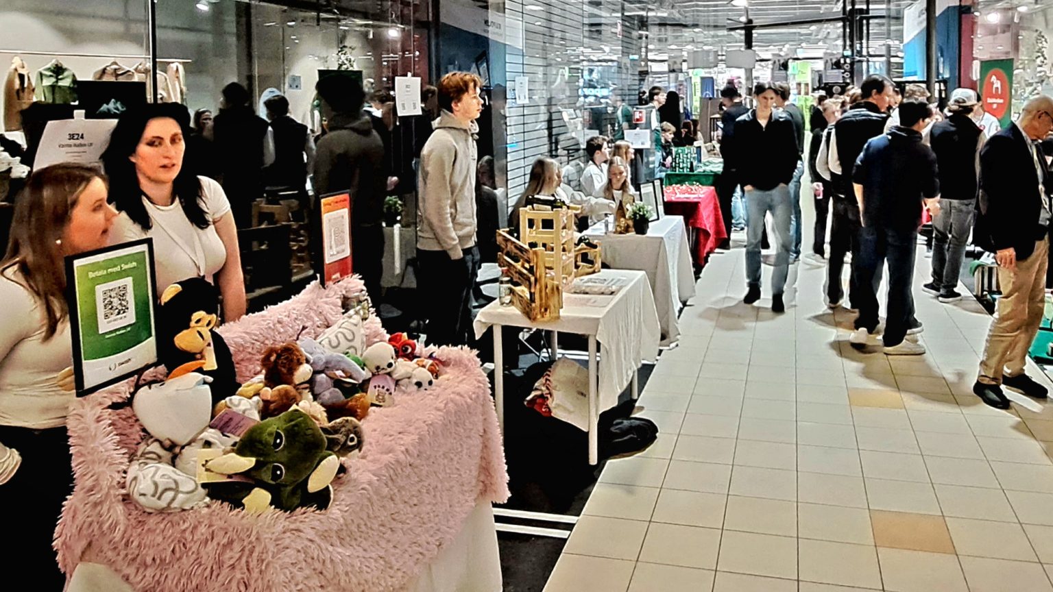 Kupolen fylldes av ungdomar när UF hade sin stora mässa - Siljan News