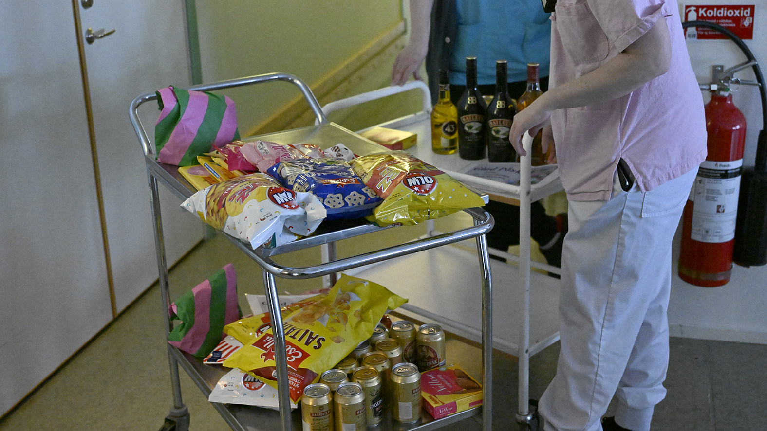 Stefan ordnar påskgodis till äldre - I Särna bjuds de äldre på snaps ...