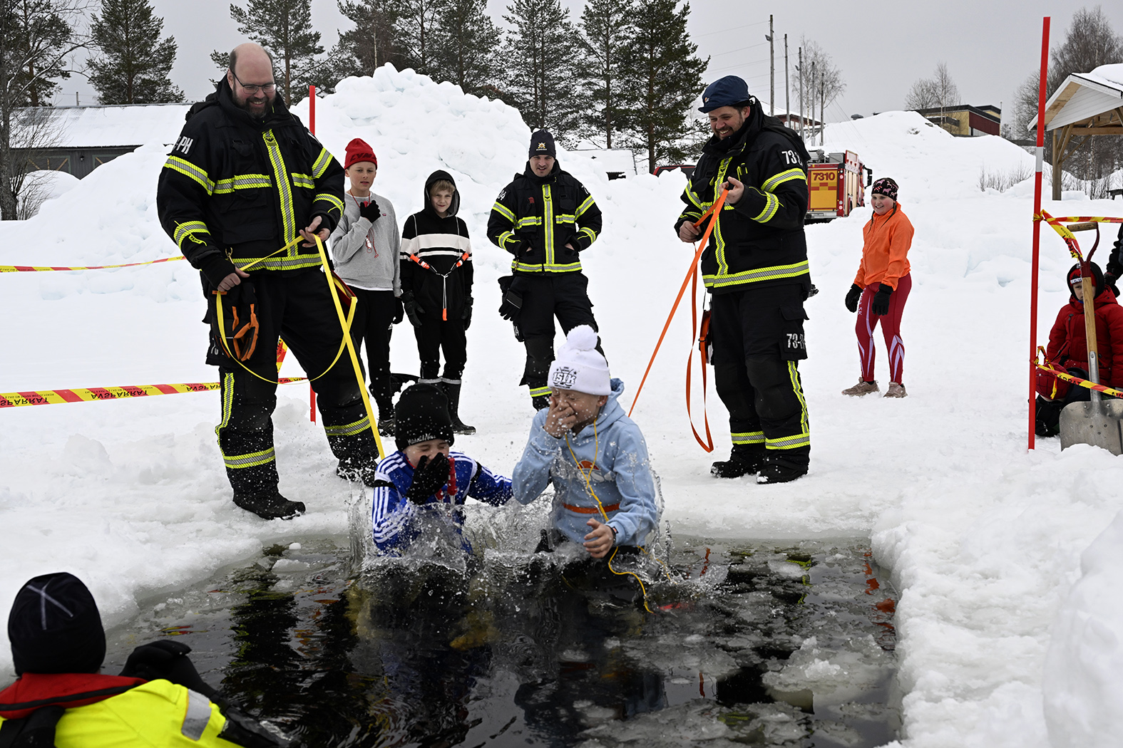 "Hugg i med isdubbarna och dra er upp ur vaken!" - Siljan News