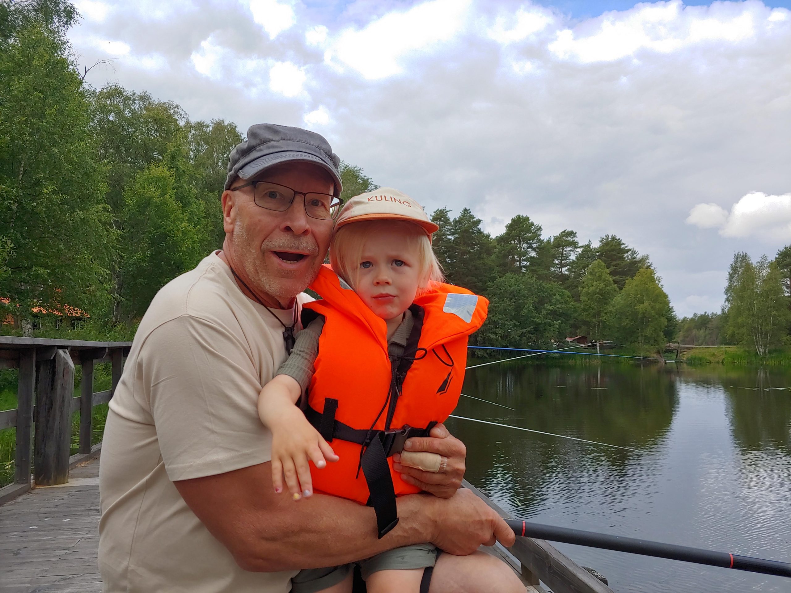 Stor fiskelycka på bryggan vid Lillån: ”Ungarna blir skitglada ...