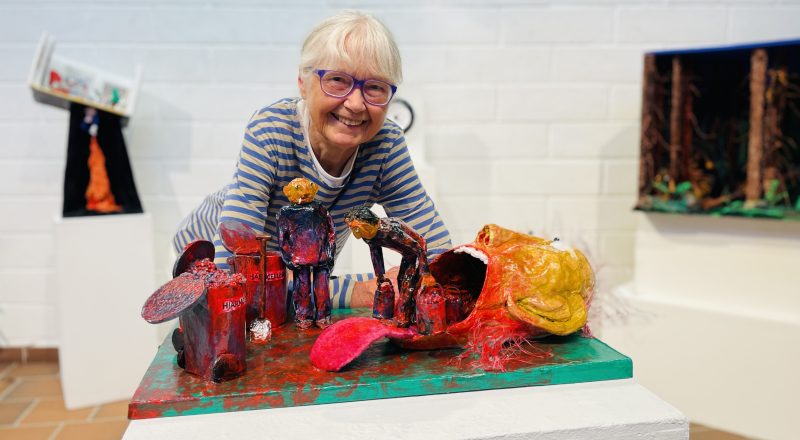 Rättvikskonstnären Ragnhild Gatu möter sjukdomen med allvarlig humor ...