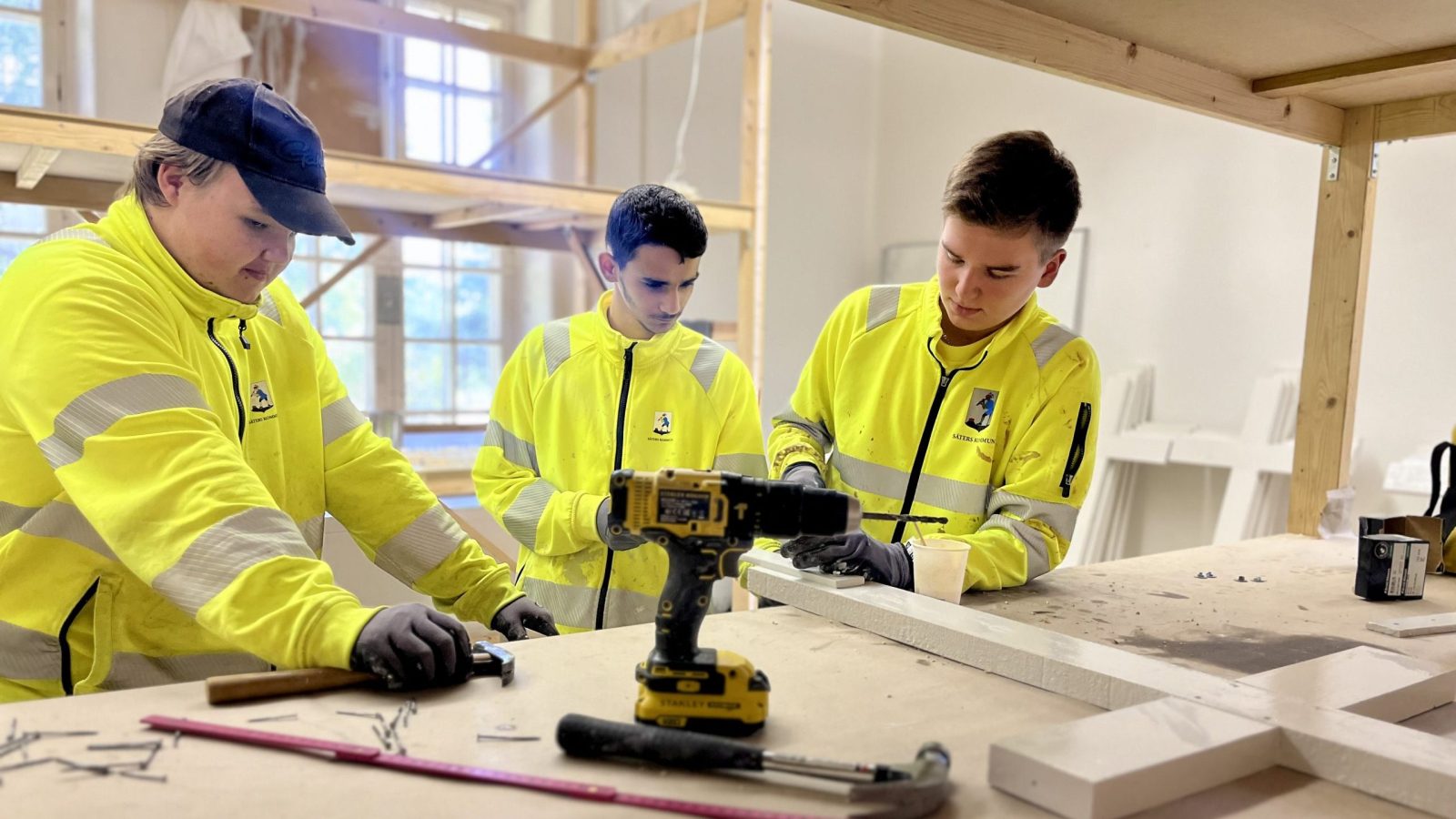 Ungdomar återupplivar glömd historia – renoverar 100 kors på ...