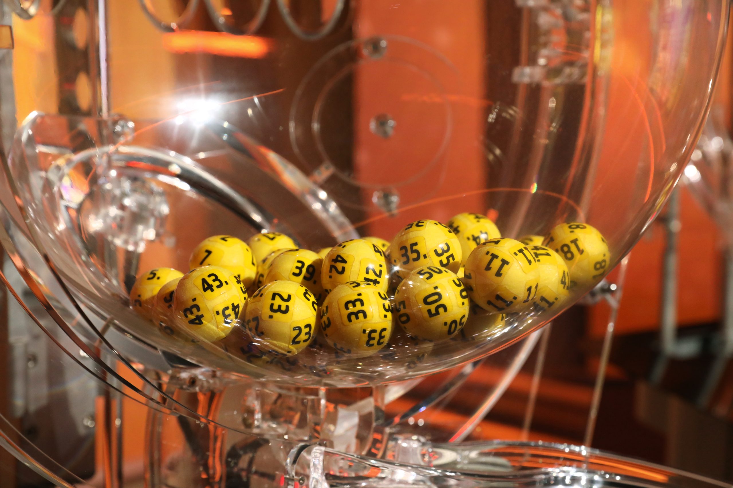 Miljonvinst till kvinna i Smedjebacken - använde pappans lottorad ...