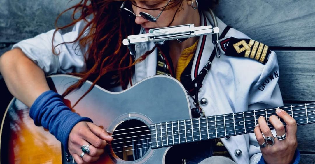 Elona ger inspiration till att skriva egna låtar - Siljan News